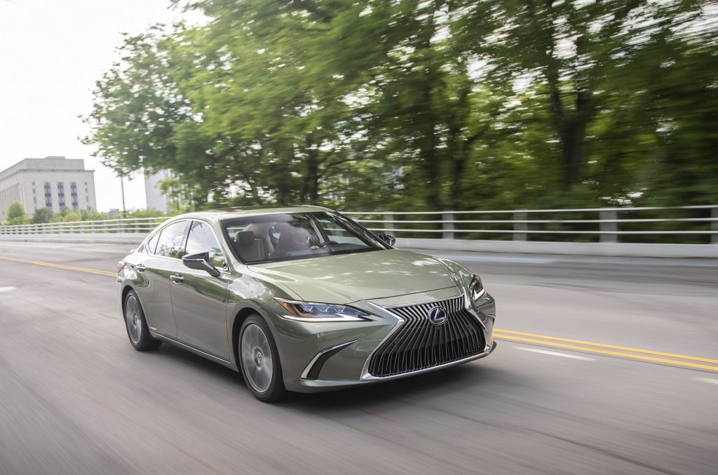 Lexus’tan Hayatı Kolaylaştıran Teknolojik Bir İlk Daha: WhatsApp ...